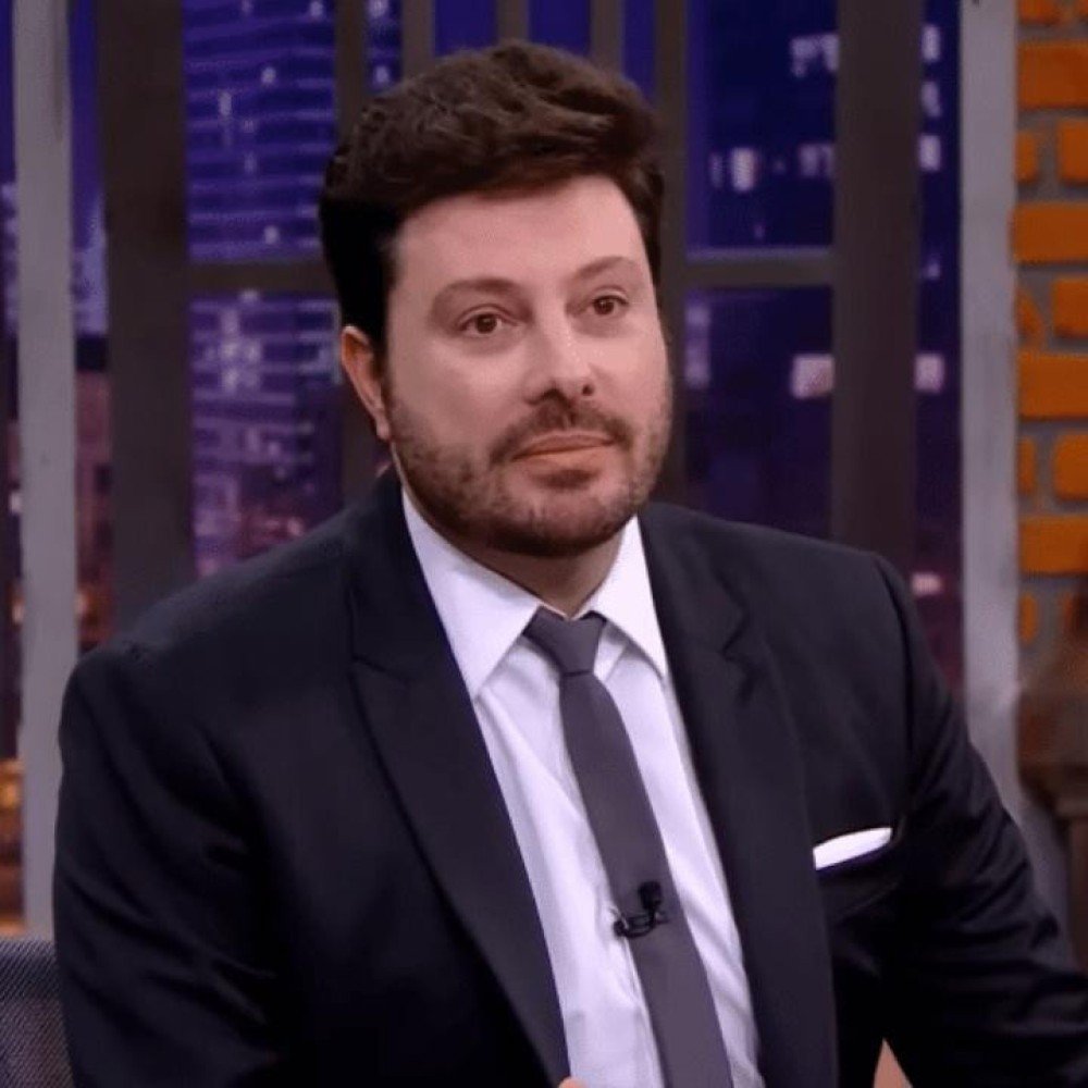 Danilo Gentili sobre Carlos, Flávio e Eduardo Bolsonaro: ‘Estão derretendo’
