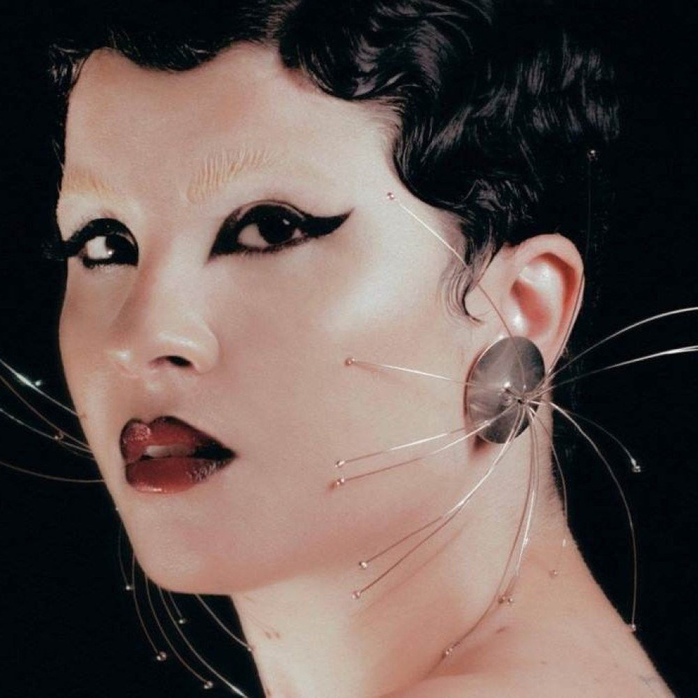 Mariana Cavanellas lança "DNA", seu primeiro álbum solo