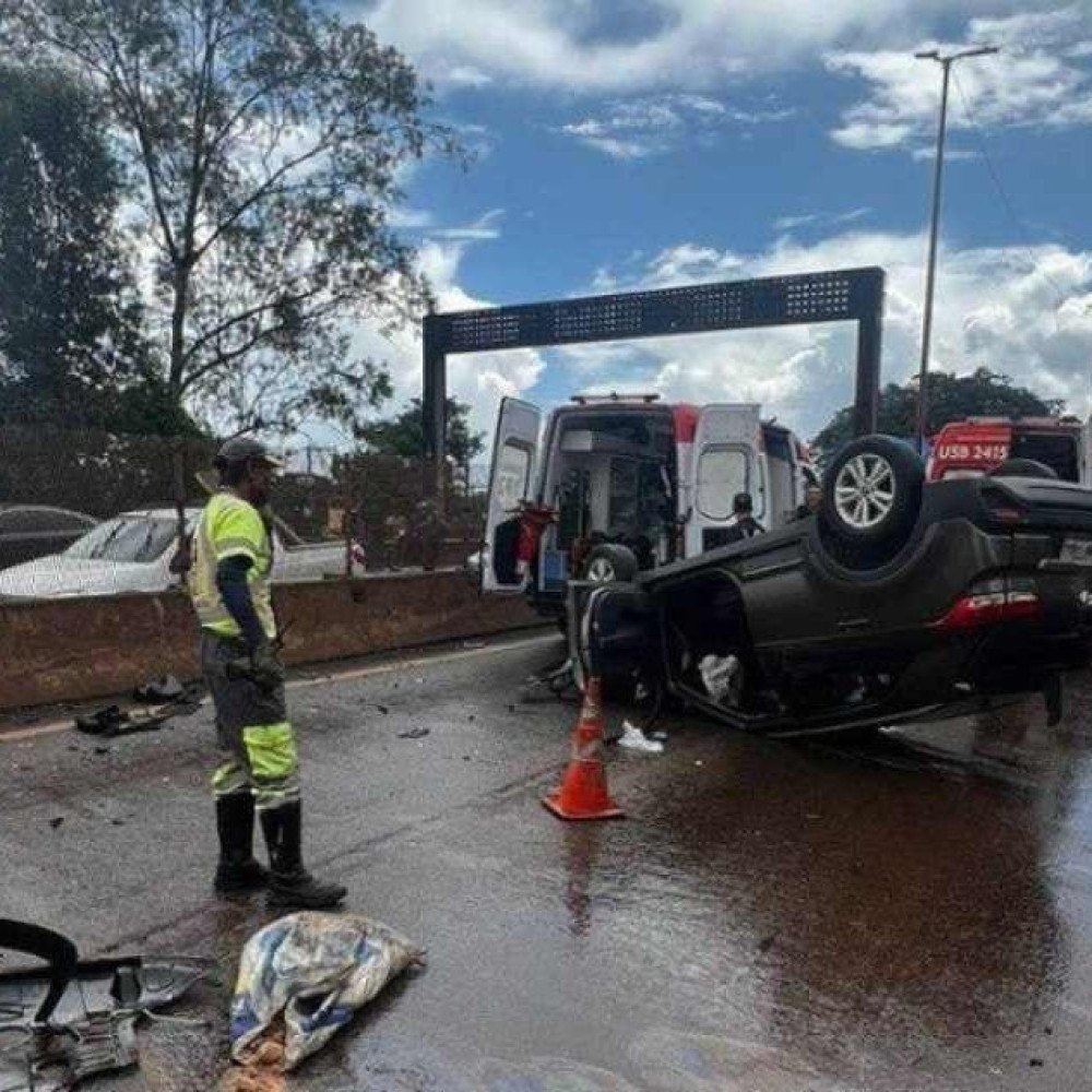 BH: capotamento interdita parcialmente trânsito no Anel Rodoviário