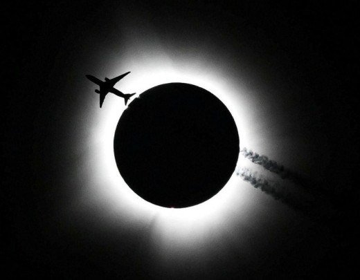 As mais espetaculares imagens do eclipse total do Sol visto em três países