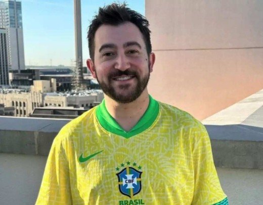 Greg, de 'Todo mundo odeia o Cris', aproveita estadia no Brasil