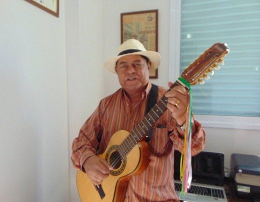 Conheça a trajetória de Téo Azevedo, ícone da cultura popular