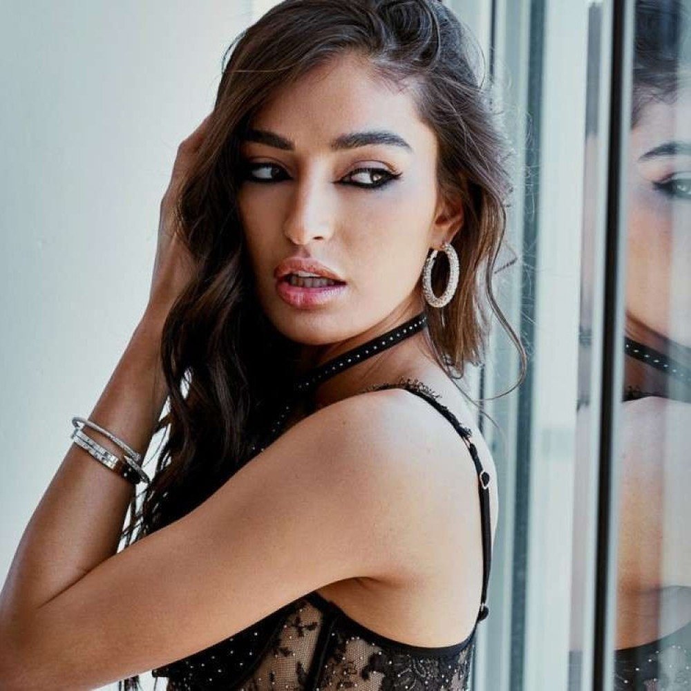 Atriz pornô continua em 'estado vegetativo' após acordar de coma de 52 dias