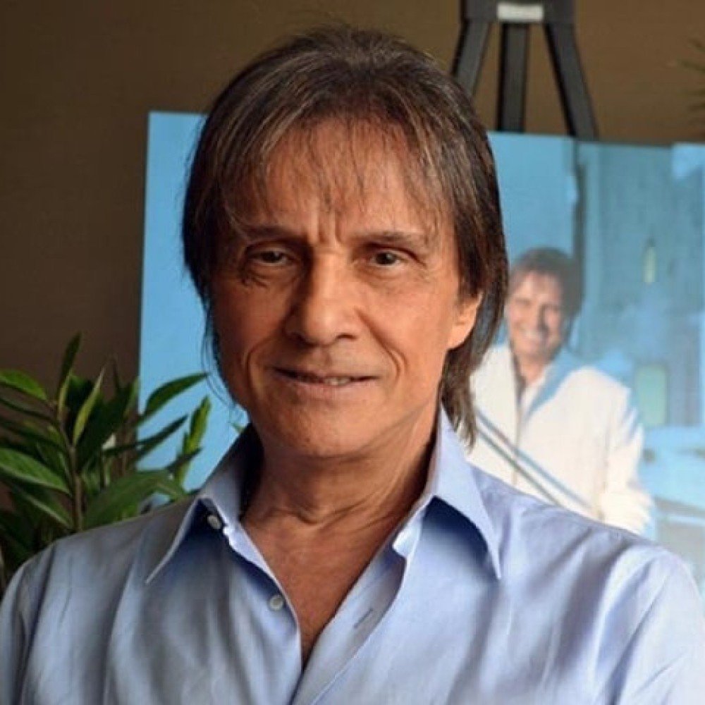 Aos 83 anos, Roberto Carlos adia show por problema de saúde