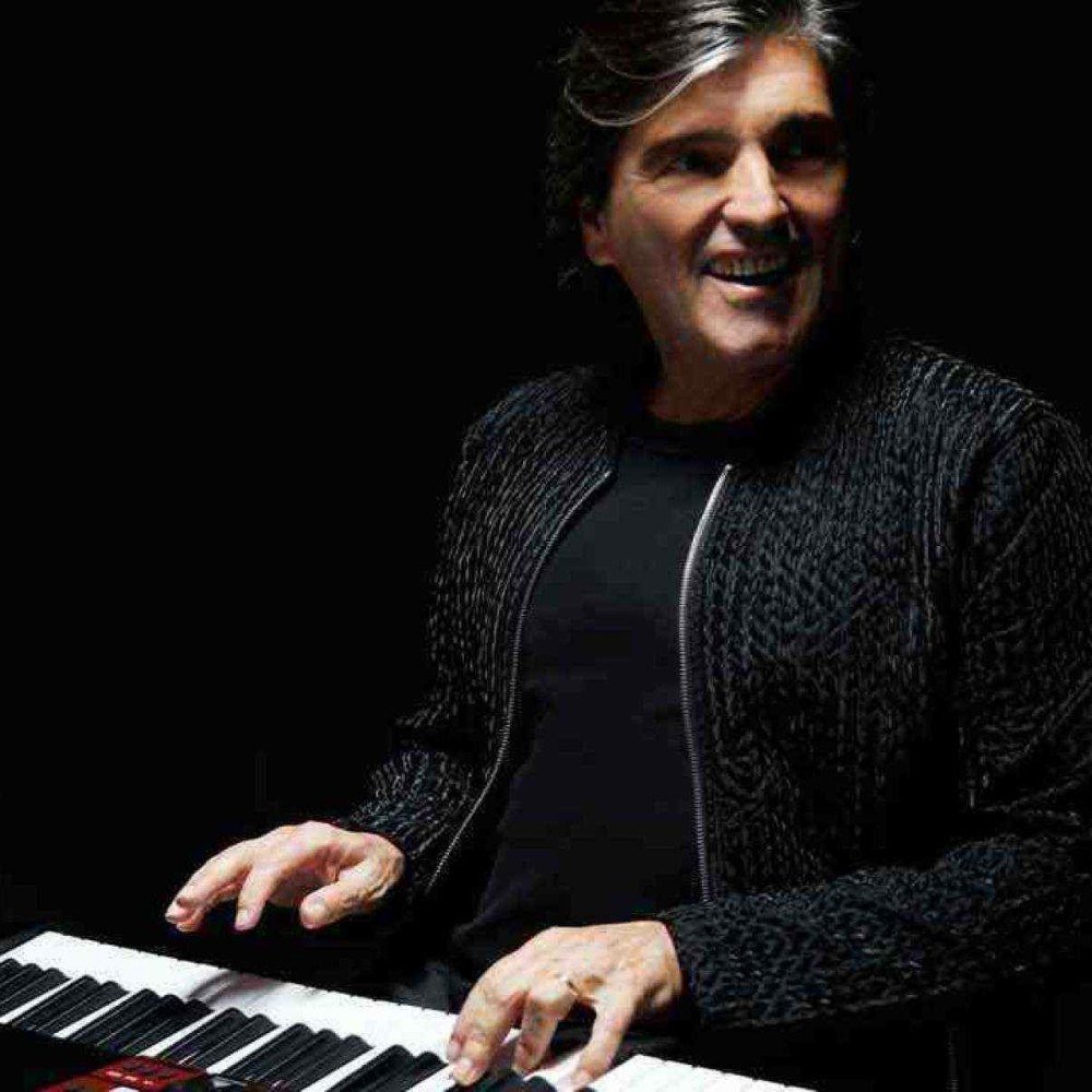 Nico Rezende lança disco "Primeira vez" e diz: "É minha playlist autoral"
