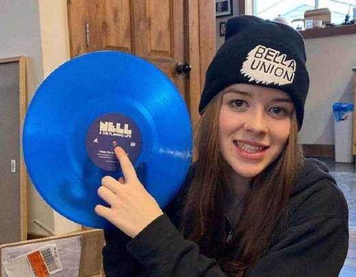 Nell Smith: cantora 'prodígio' canadense morre aos 17 anos