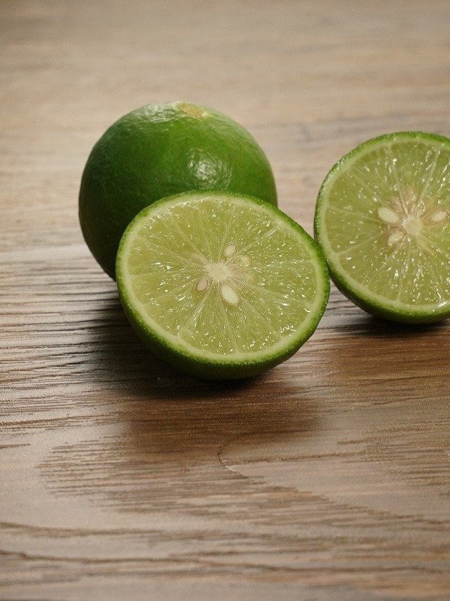 Versátil na culinária , limão é poderoso para a saúde; veja seus usos