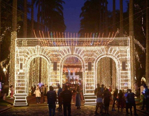 Bike Noel leva o público em circuito natalino até o Palácio da Liberdade