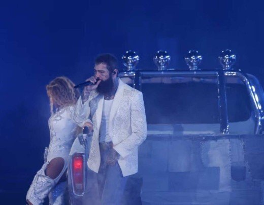 Post Malone se apresenta na NFL ao lado de Beyoncé - Estado de Minas