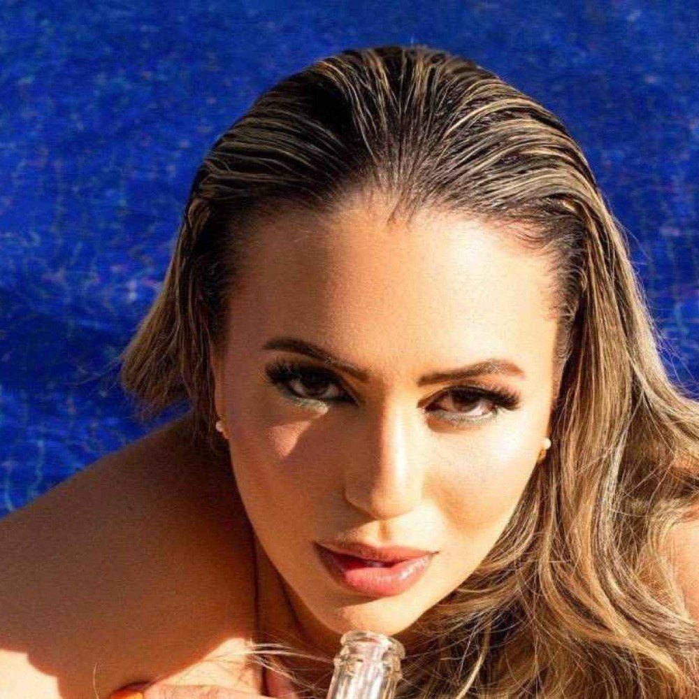 Eleita ‘Musa do Verão 2025’, Laís Biz brilha em ensaio artístico