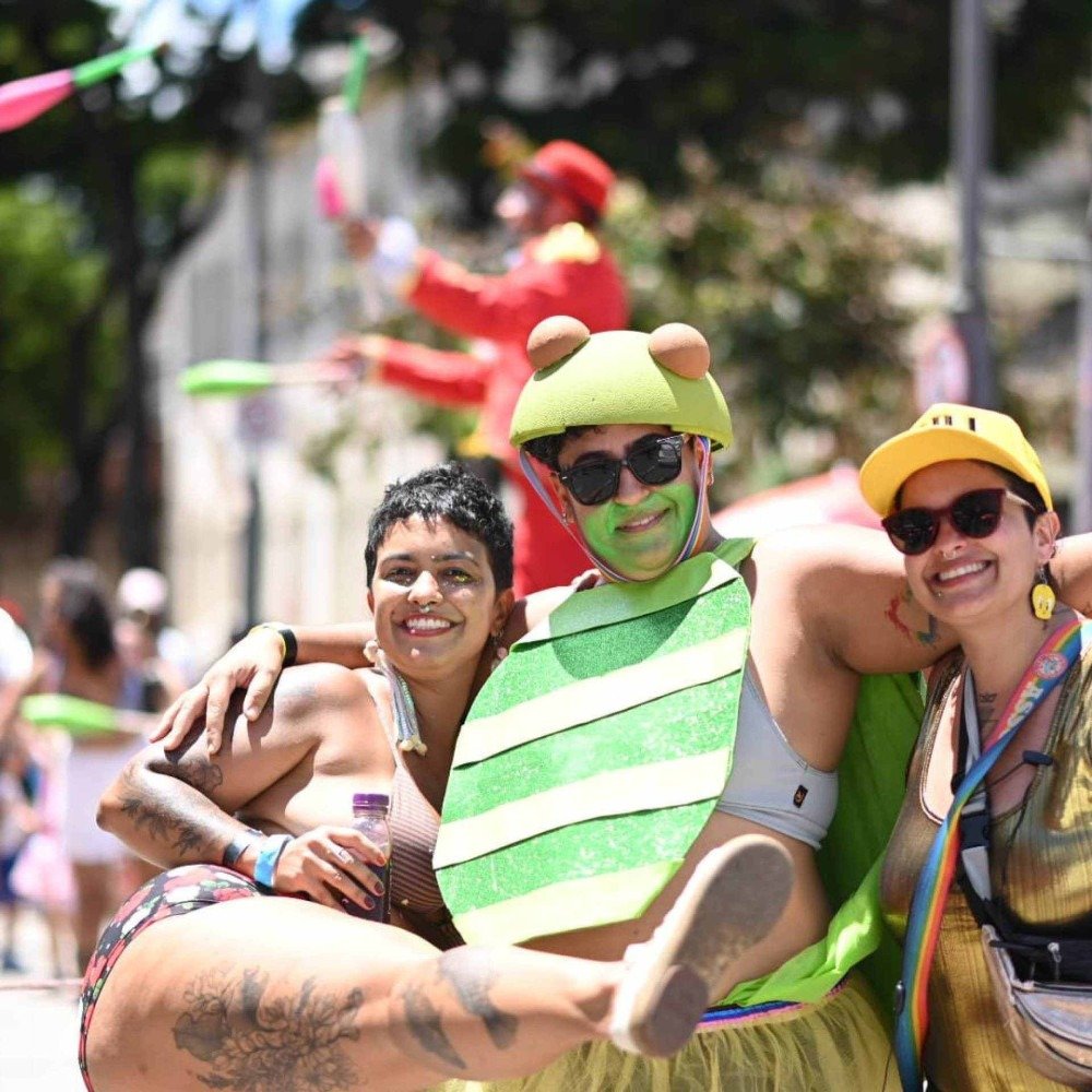Carnaval 2025: veja como foi o desfile do bloco Lua de Crixtal