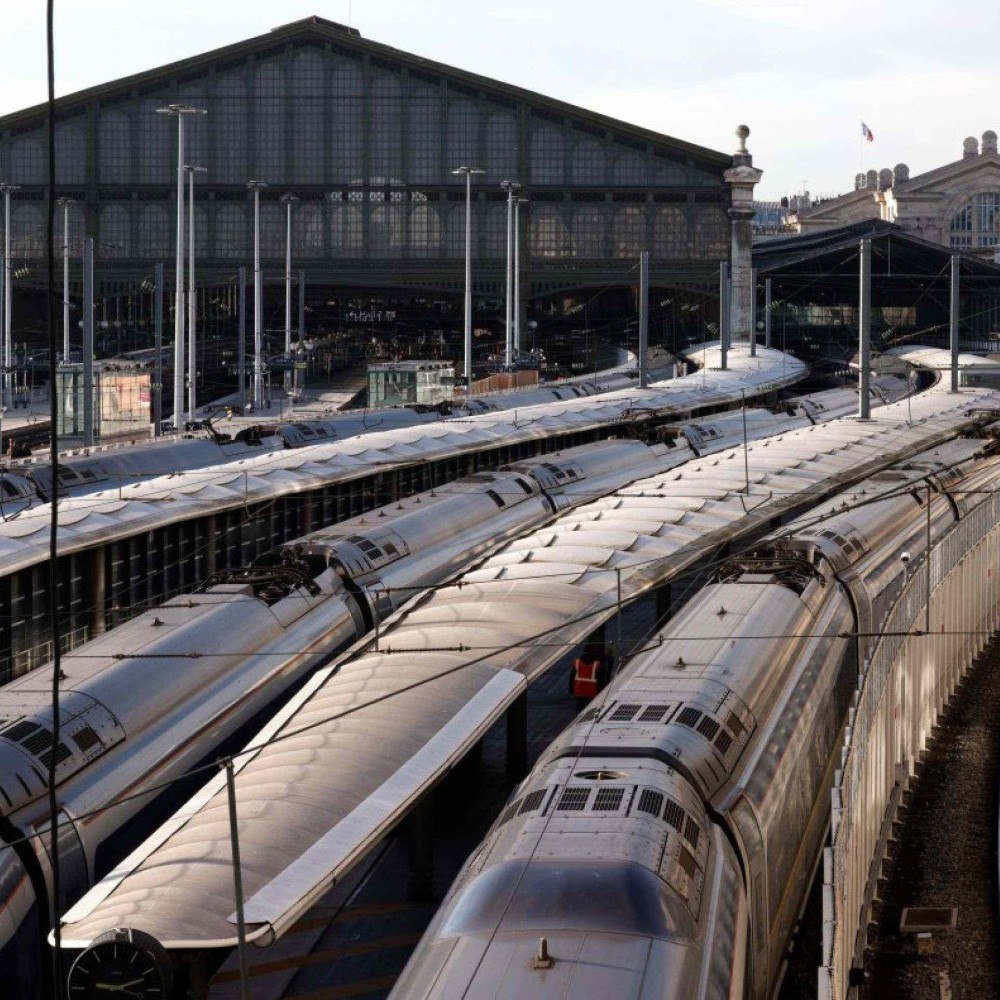 Descoberta de bomba da II Guerra Mundial paralisa maior estação de ...