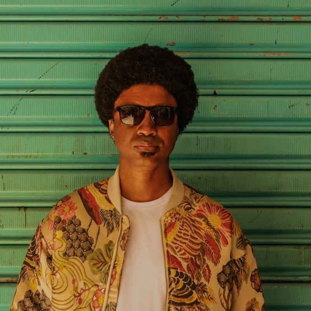 Rapper Roger Deff apresenta sua 'Trilogia periférica' na Sala Juvenal Dias