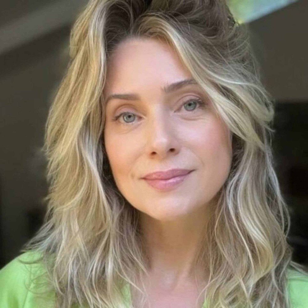 Leticia Spiller confirma romance com português após aparição no Carnaval