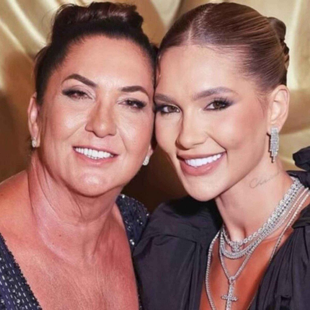 Mãe de Virginia Fonseca celebra um mês de namoro