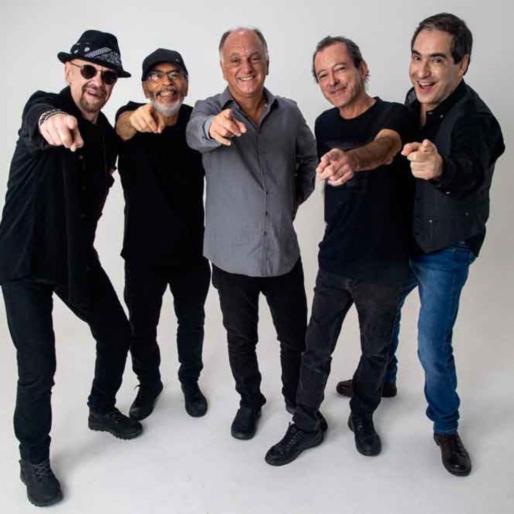 Banda The Fevers promete domingueira animada no BeFly Minascentro