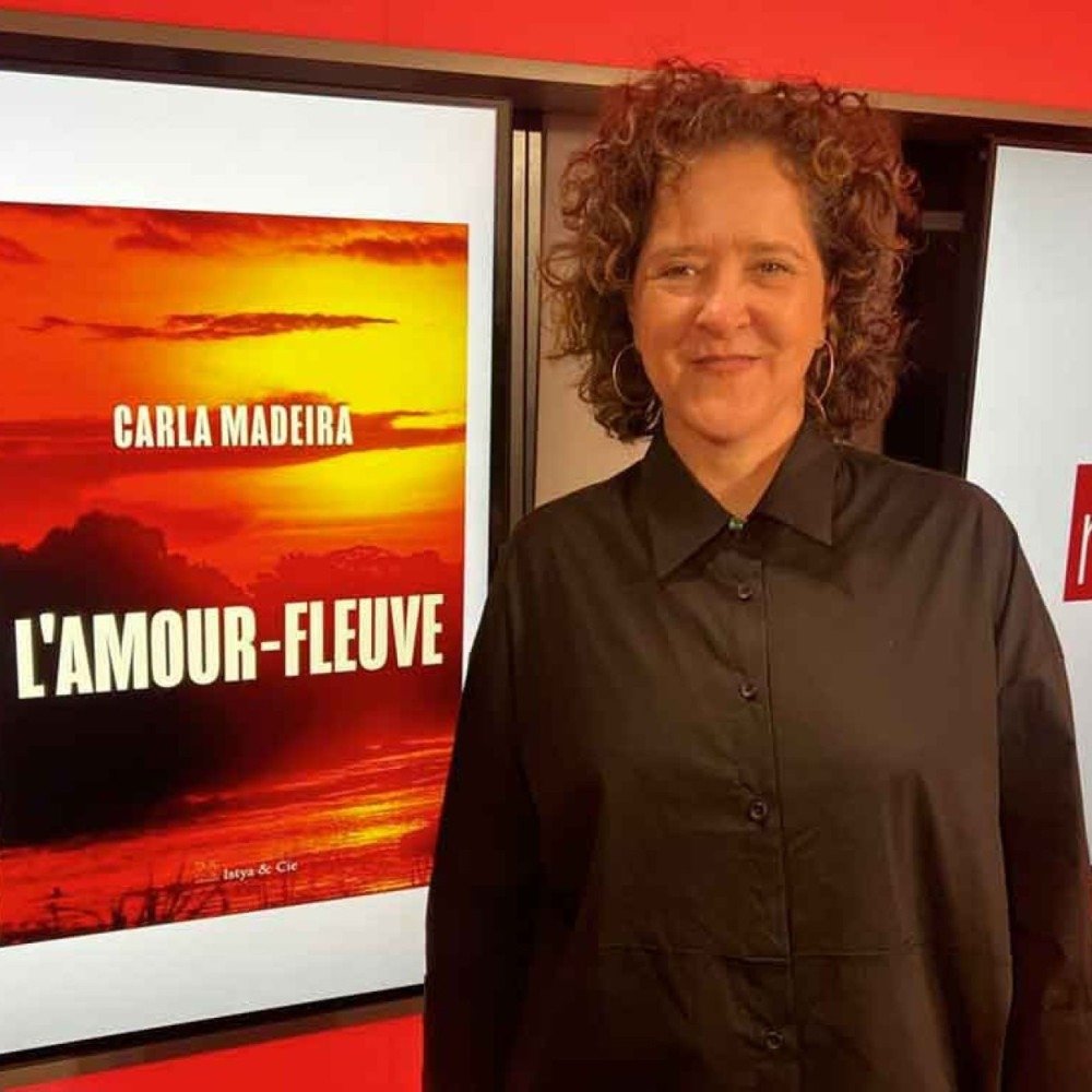 Carla Madeira lançou o best-seller 'Tudo é rio' na Europa