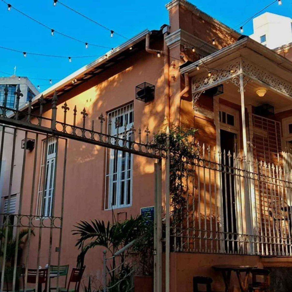 Casarão histórico de 1897 recebe bar de comidas latino-americanas