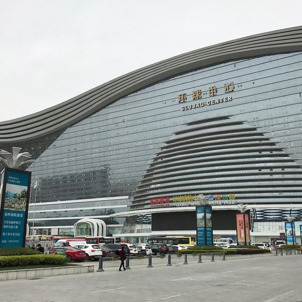 Como é o edifício mais largo da planeta