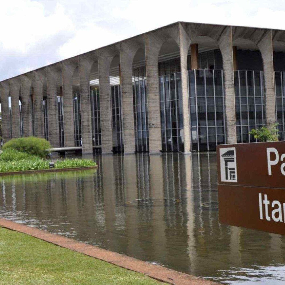 Brasil deveria ter sido mais enfático em nota sobre Irã, defende embaixador