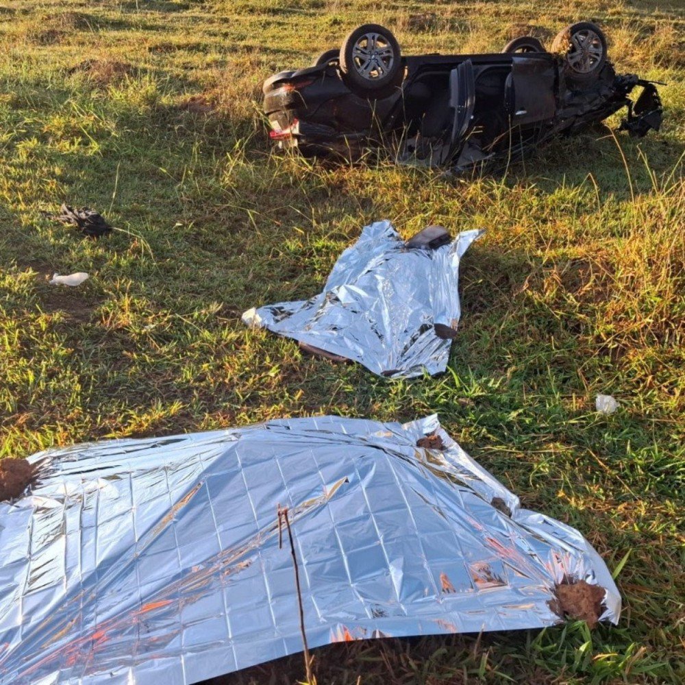 Tragédia na madrugada: Carro capota e mata duas mulheres na MGC-265