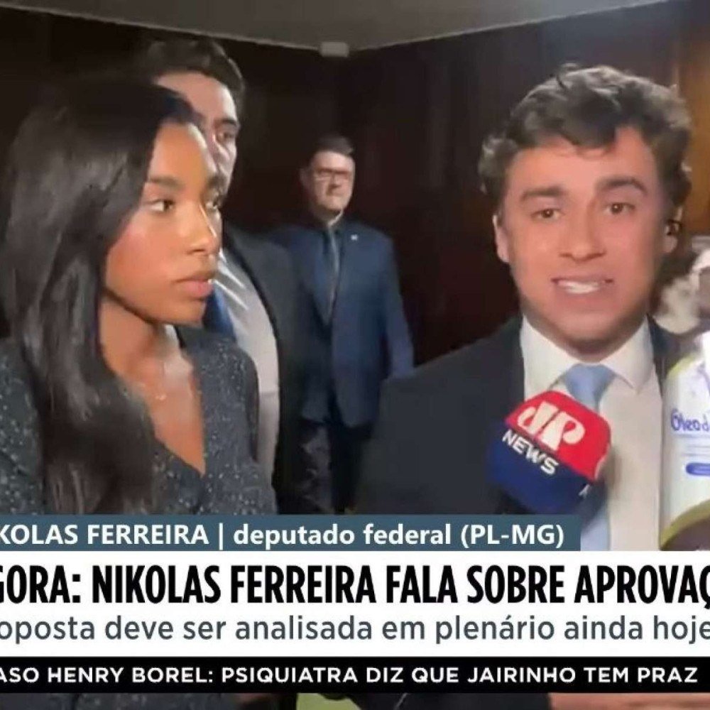 Deputada leva óleo de peroba para Nikolas ao vivo: 'Cara de pau'