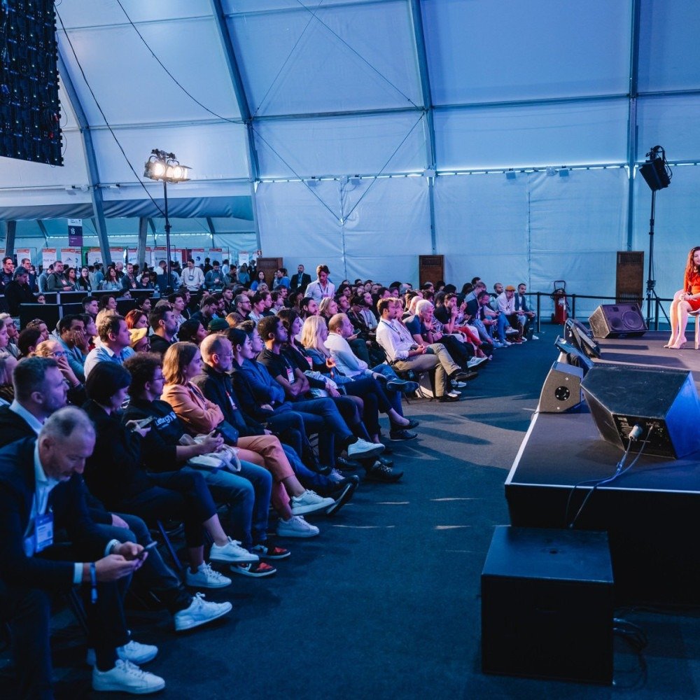 Dogama marca presença no Web Summit Rio 2026