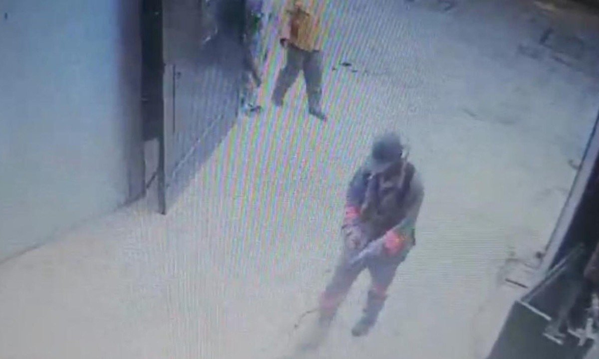 Vídeo: homem vestido de operário atira em motorista em garagem na Savassi