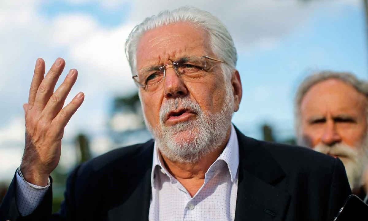 Lula espera renúncia de Jaques Wagner da liderança, dizem aliados
