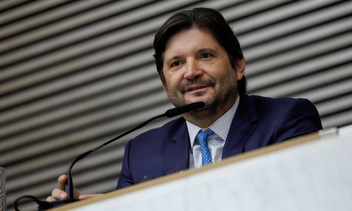 André do Prado mantém Eduardo Bolsonaro suplente no Senado após condenação