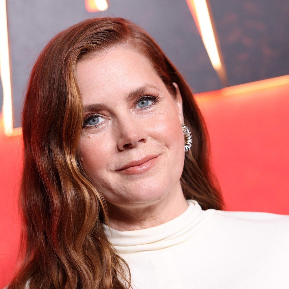 Amy Adams salva homem esfaqueado no pescoço; veja o que a atriz fez