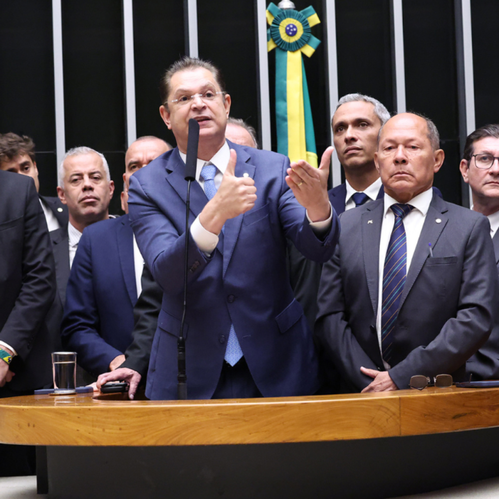 PL quer substituir proposta de escala 5x2 por 4x3